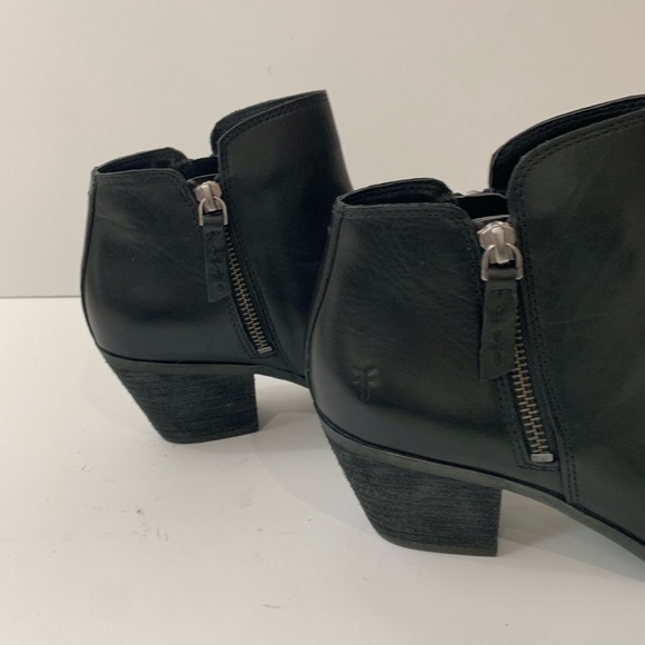 Frye | Shoes | Frye Judith Black Leather Double Zip Ankle Booties ...